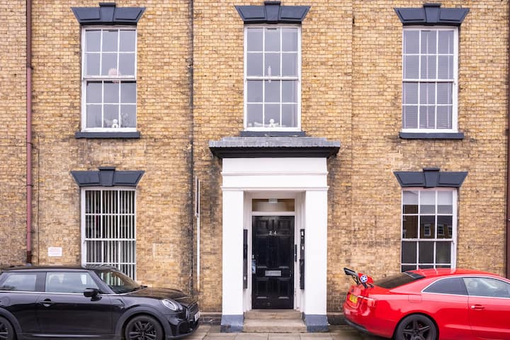 Rugby 1-br Apt | Parking | City Centre | Sleeps 3 - Rugby