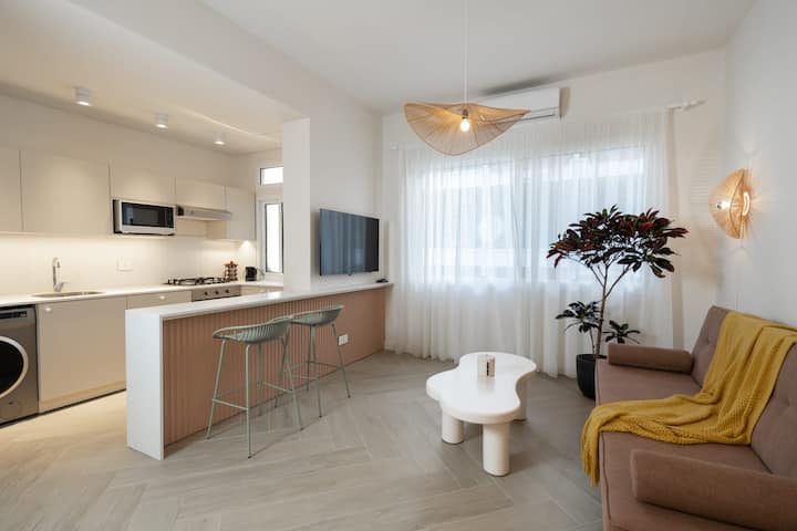 Bohemian Chic Apt 1 Bdr, Achrafiyeh Hotel Dieu Str - Beirut