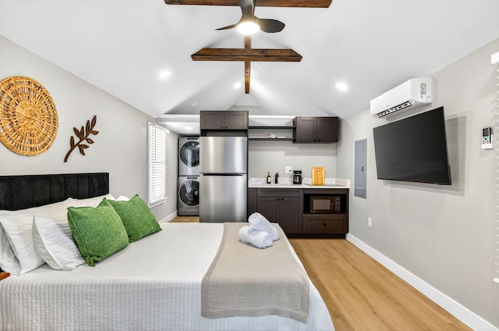 Cozy Tiny Casita /Private Entry+patio - Zephyrhills, FL