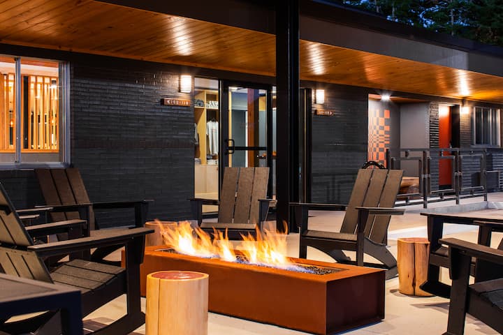 Rhodes Motor Lodge - King With Daybed - Boone, NC