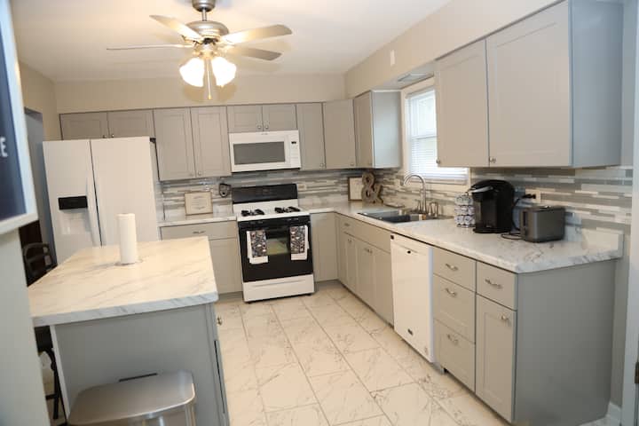 The Cozy Retreat 1.7 Miles From The Naval Base - Waukegan, IL