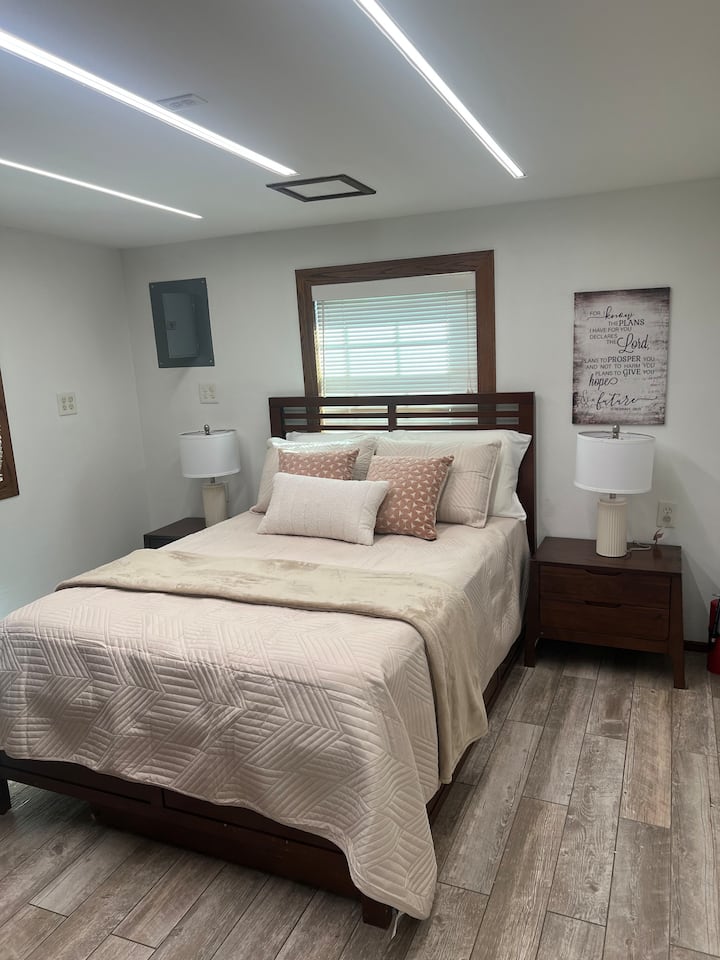 Bright + Cozy Home • Private Yard • Parking - Richmond, TX