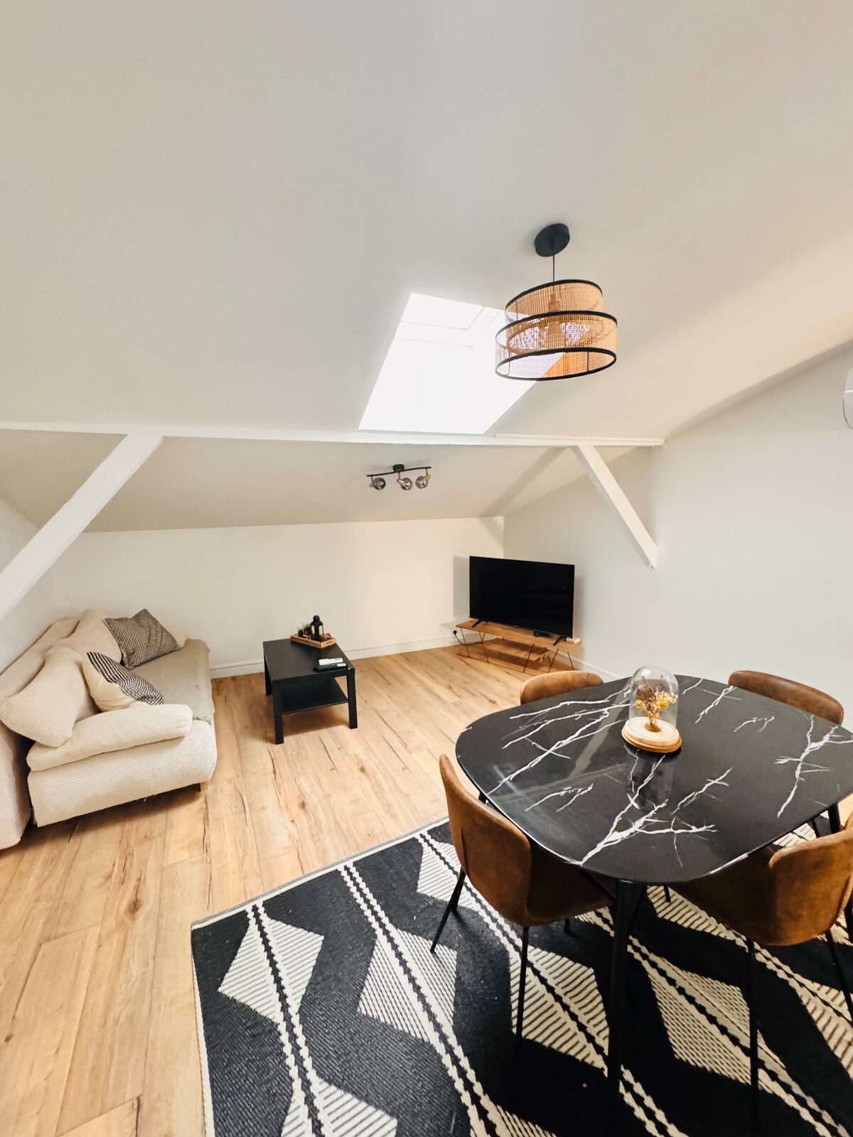 Cozy & bright T2 – Chartons District - Airbnb