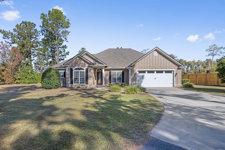 Secluded Family Getaway | Sleeps 10 W/ Gym & 3 Tvs - Lakeland, GA