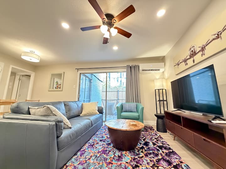 Near Dallas Market Center & Vibrant Cedar Springs - Dallas
