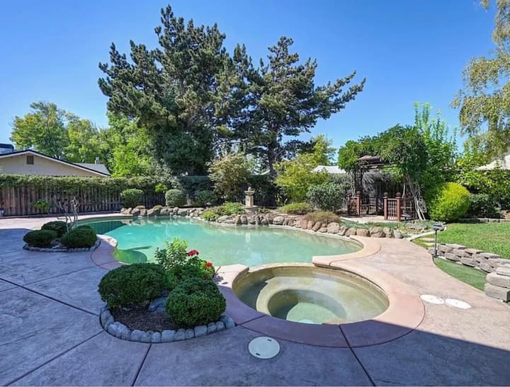 Relaxing Poolside Retreat & Lush Private Backyard - Rancho Cordova, CA