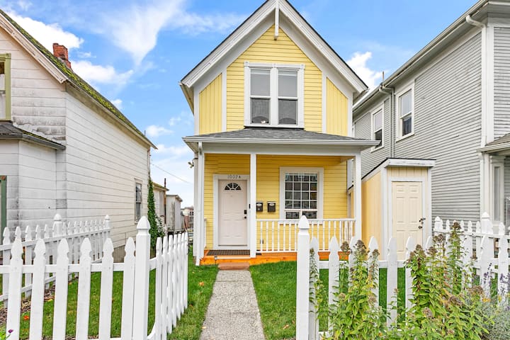 Sunshine Cottage W/ Bay-view Deck & 3 Kings - Bellingham, WA