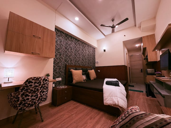Antaram Suites- Snug Studio With Netflix - Ghaziabad