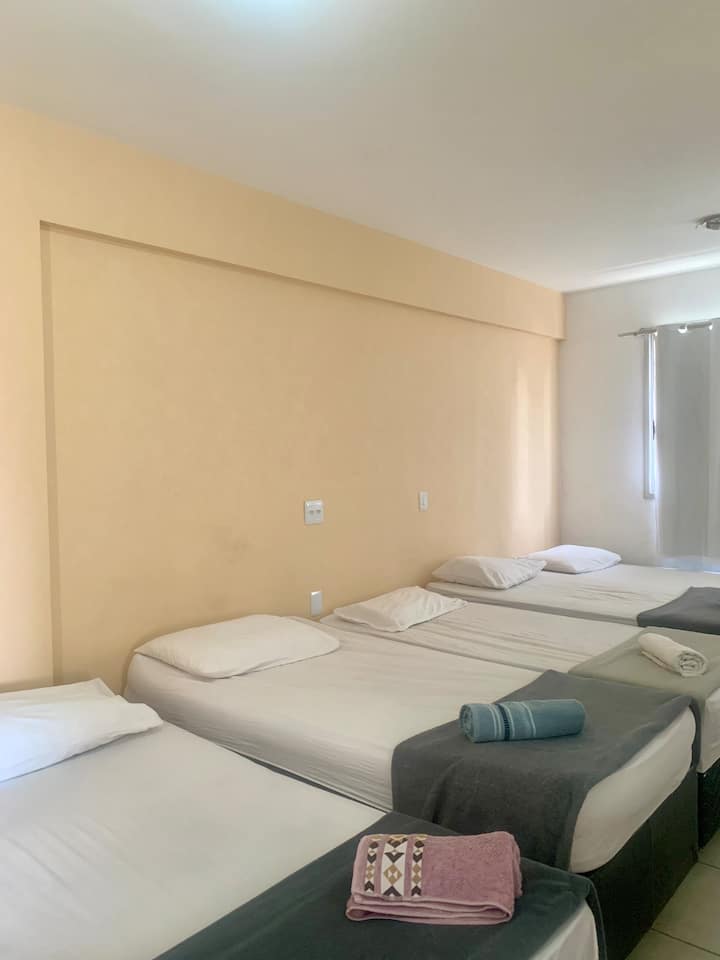 2 Flats Independentes No Mesmo Prédio Acomoda 9. - Goiânia