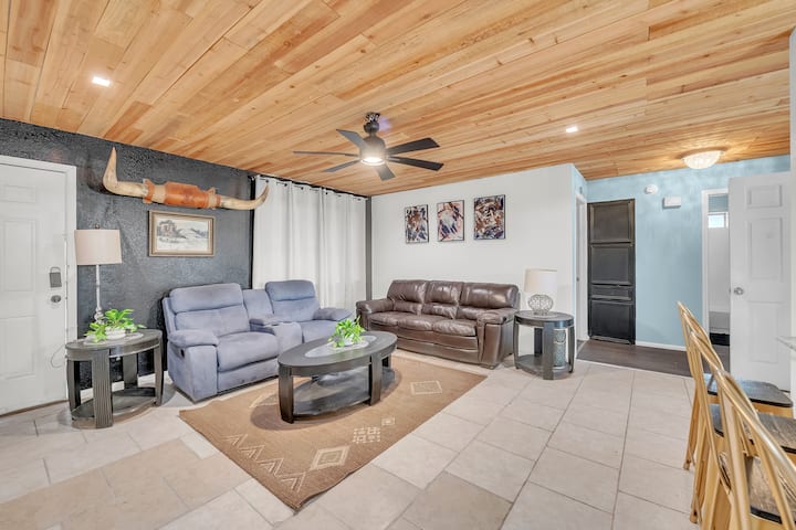 Little Nolan Longhorn Lounge 4bd! - Killeen, TX