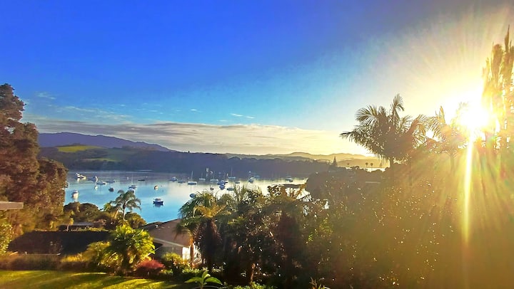 The Crows Nest-coastal Retreat 
Mill Bay - Mangōnui