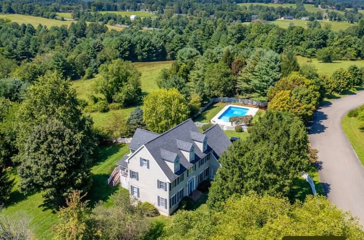 Foxrun Manor/pet Friendly/pool &Hot Tub - Galax, VA