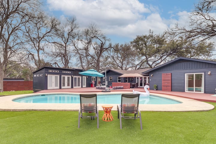 Oak & Ember Retreat | Pool, Fire Pit + Guest House - Austin, TX