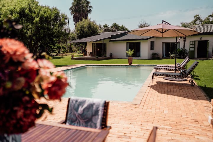 Farmhouse At Old Stables - Peaceful Retreat & Pool - Magaliesburg