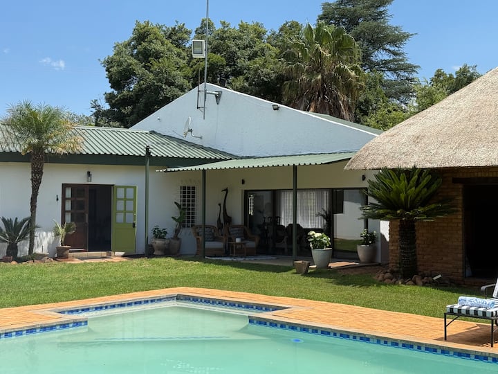 Farmhouse At Old Stables - Peaceful Retreat & Pool - Magaliesburg
