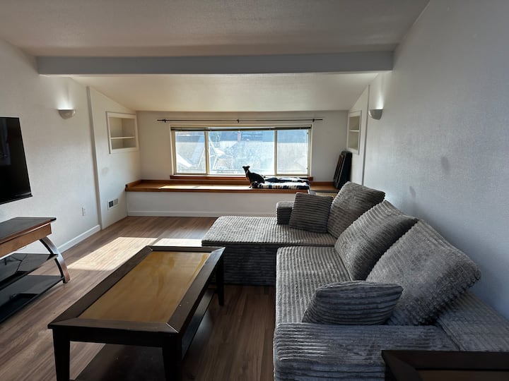 The Attic, Bright & Spacious Loft North Hill - Pendleton, OR