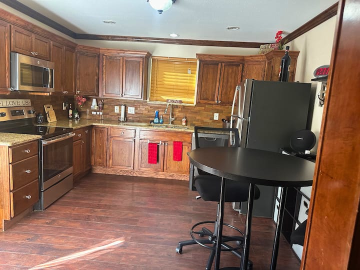 2 Story Cottage In Cedar Hill, Texas - Cedar Hill, TX