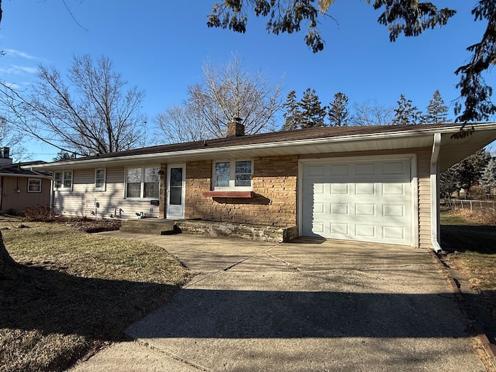 Hometown Hideaway - Morrison, IL