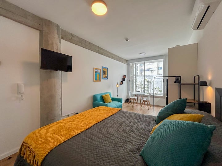 Moderno Studio En El Centro De Mvd C/ Terraza - Montevideo