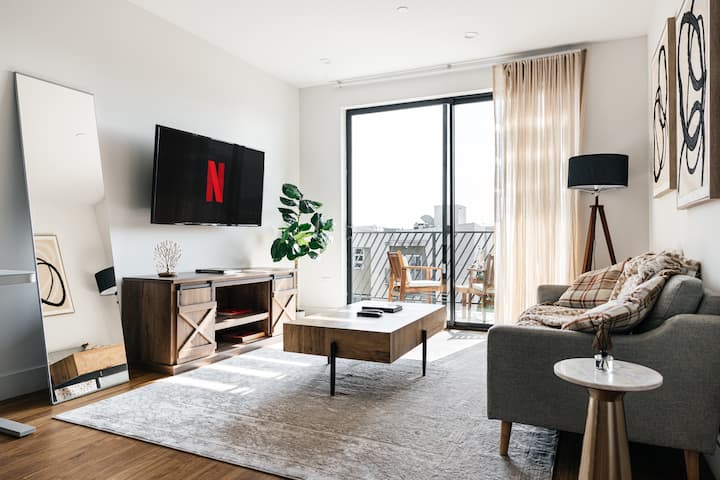 Hotel Style 2b Apartment In Koreatown With View - Exposition Park - Los Angeles