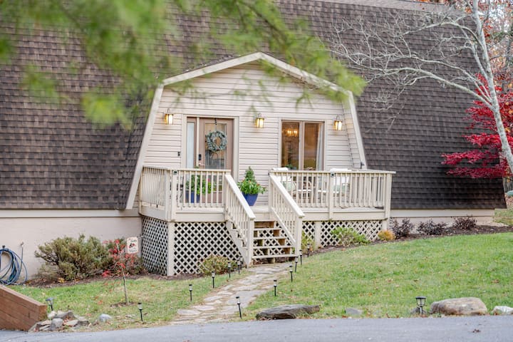Mountain Retreat W/ Magical Harry Potter Cupboard - Massanutten, VA
