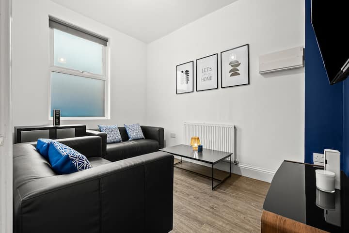 #102 Stylish House, 4br 4bath, Parking, Sleeps 8 - Royal Leamington Spa