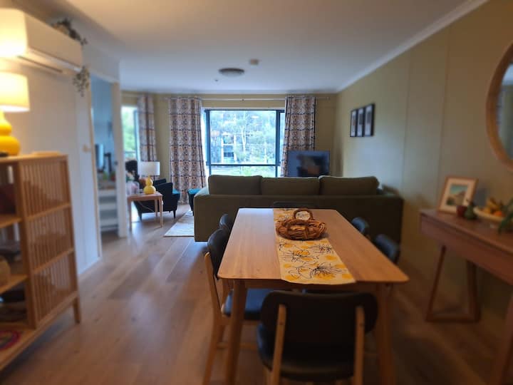 Stylish Urban Oasis | Adina Canberra City -