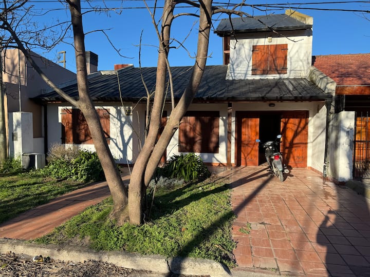 Amplia Casa Familiar En Miramar - Miramar