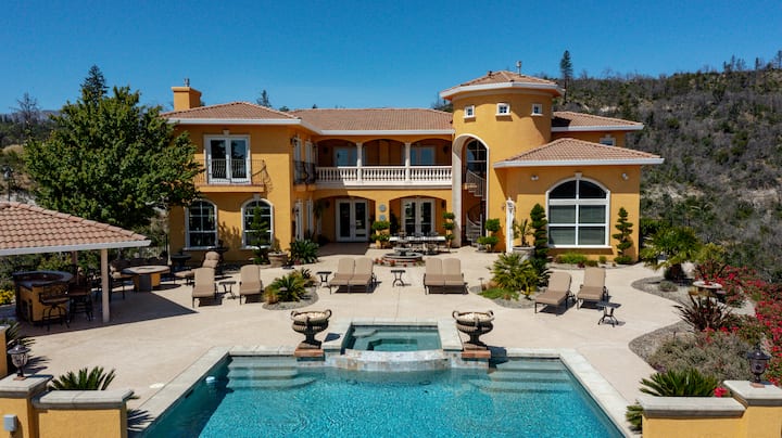 Private Gated Oasis W/ Pool, Spa & Firepit - Shasta, CA