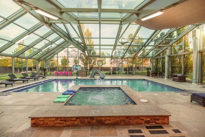 Waterstone Estate Sleeps 30, 24/7 Pool, Events Ok - United States