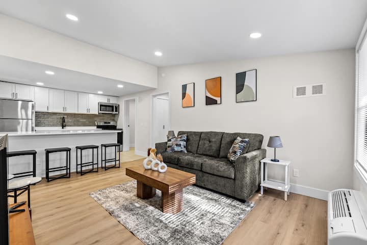 New Modern 2br/2ba Retreat | Near Ann Arbor & Ikea - Splash Pad, Canton