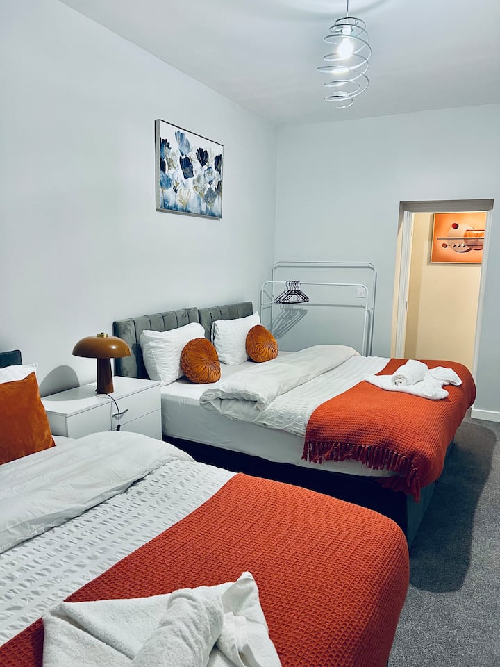 1 Br Ground Floor Apt-garden Access In Strood - Diggerland Kent