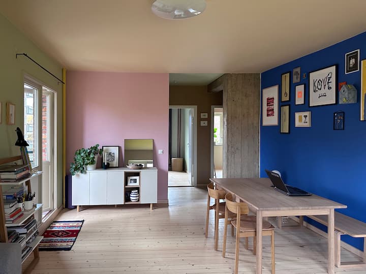 Fargerik Leilighet På Rosenhoff, Ved Carl Berner - Oslo