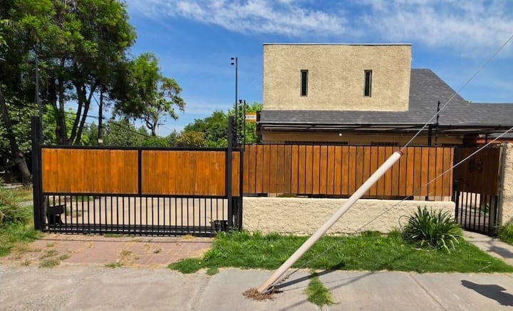 Hermosa Casa Con Piscina, Jacuzzi, Bbq - Santiago (Chile)