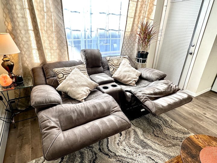 Cozy 1br End Cottage W/d • Parking •Walk To Train - Chester, PA