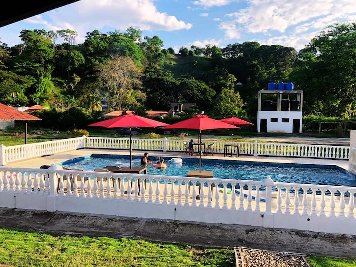 Cabaña Familiar Río / Piscina / Jacuzzi Y Juegos - Villeta