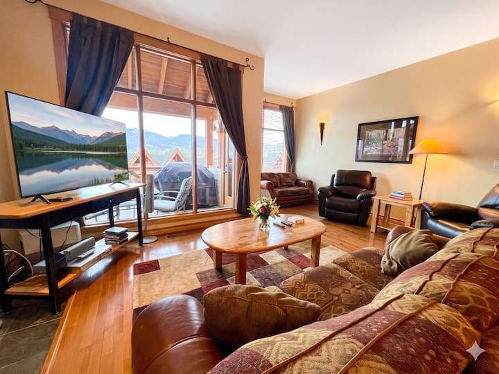 True Ski-in Ski-out 3br Condo Private Hot Tub - Kimberley, BC, Canada