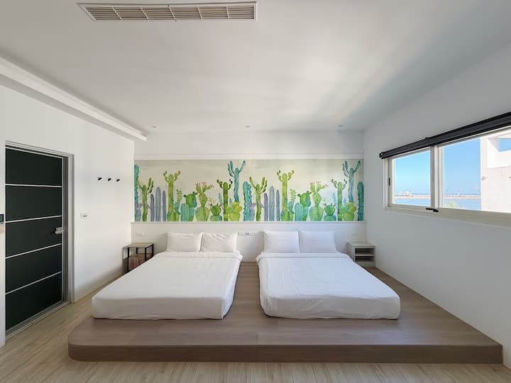 Cactus Oasis Room/ 側面海景四人房    #走路20秒到海邊、5分鐘到東大門夜市 - Hualien County