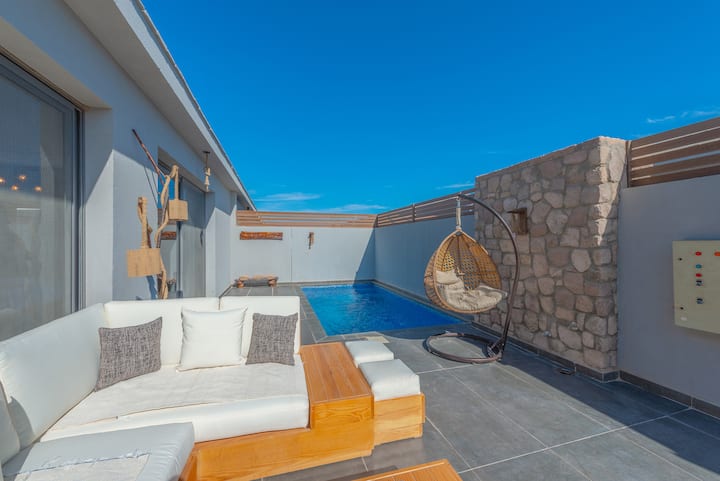 Elegant 2-bedroom Apt With Private Heated Pool - Hurghada