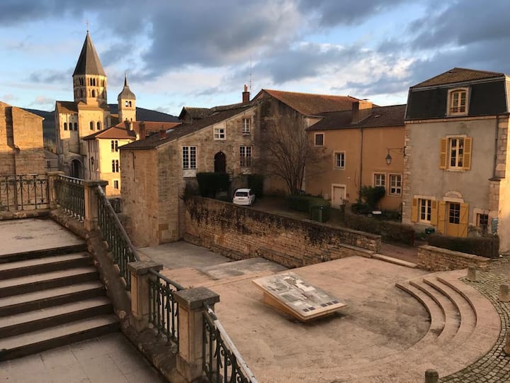 Grande Et Belle Maison En Plein Centre De Cluny - Cluny