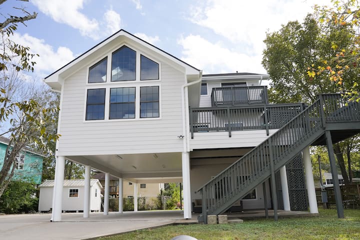 Lakeside Luxury: Recently Renovated Home - Seabrook, TX
