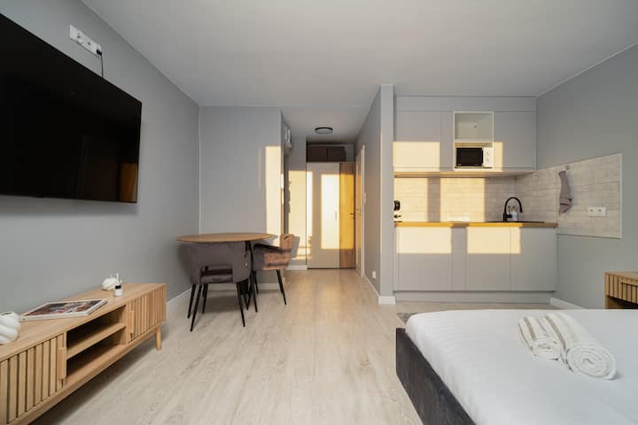 Wola District - Suite With Skyline View - Warszawa