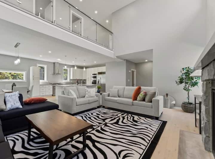 Recently Built Large Lake View Home - Amherstburg