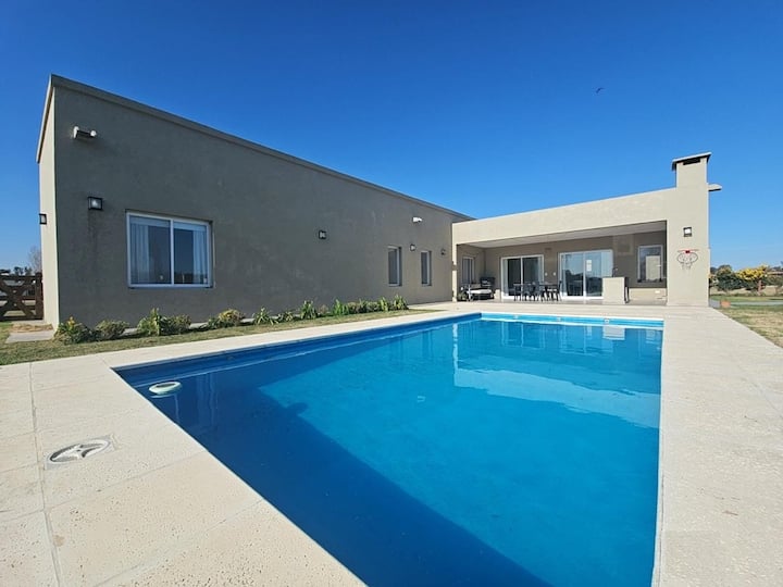 Casa Con Pileta Y Parrilla En Barrio Privado - Luján