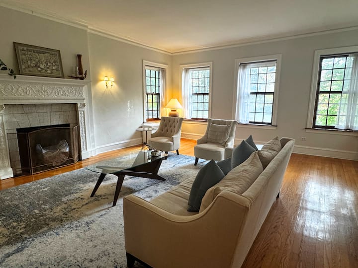 Charming Georgian Retreat In Historic Evanston - Evanston