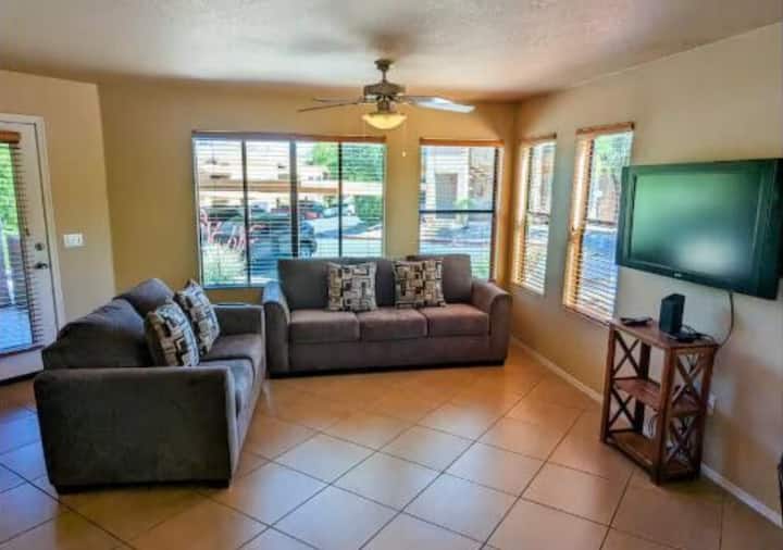 Light, Bright First Floor Gem - Catalina Foothills, AZ