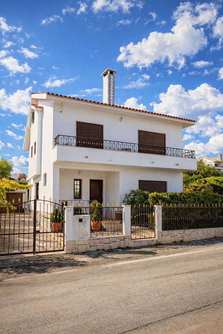 8br Villa, Terrace Sleeps 22 Near Beach And Lisbon - Costa da Caparica