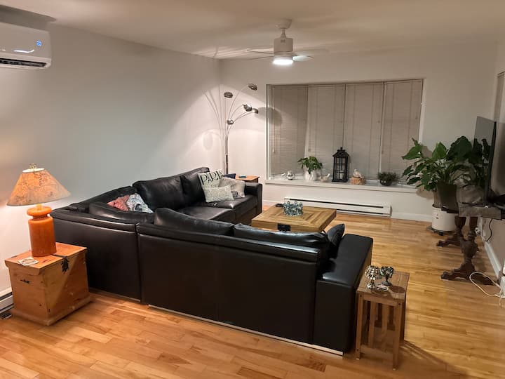 Upper Floor Of Family Intergeneration Home - Mirabel