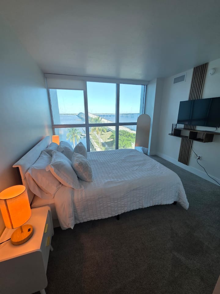 Paradise At Downtown Fort Myers - Fort Myers, FL