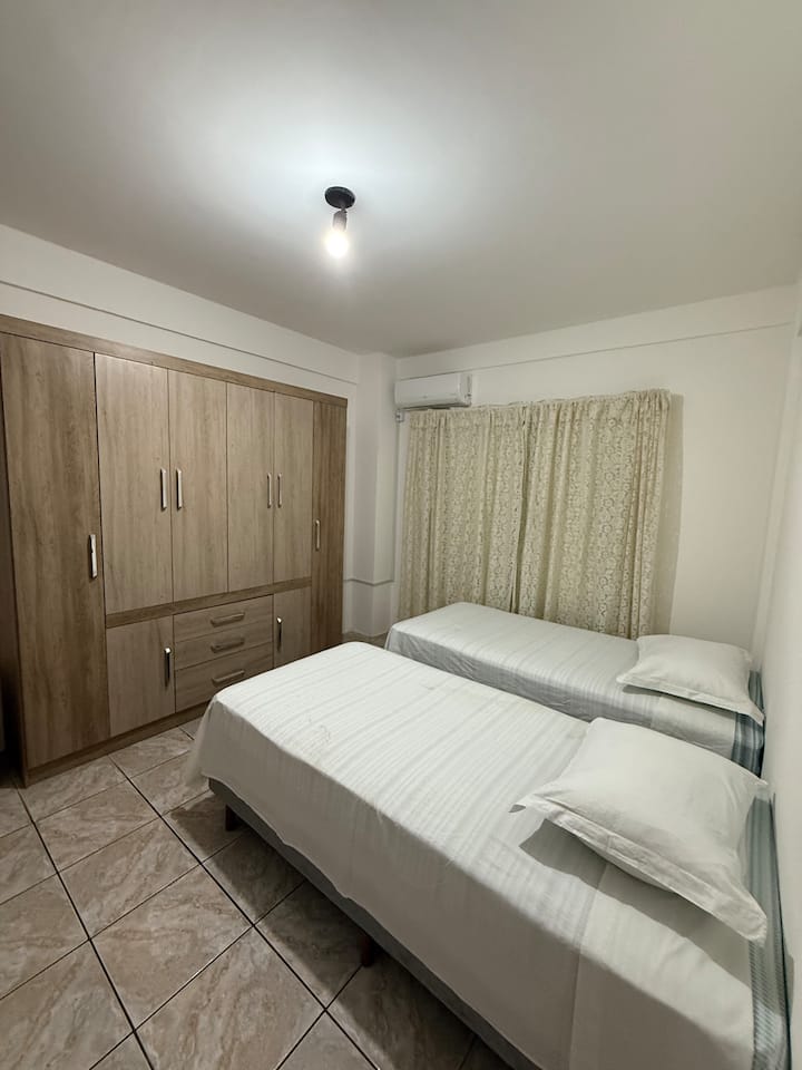 Ap Central Térreo Suíte Climatiz Garagem E Wi-fi - Chapecó